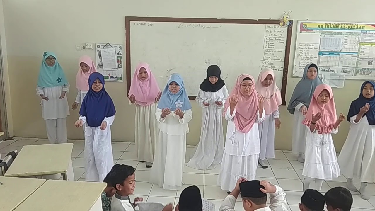 SD AF 19/20 Asmaul Husna 4 D Girls - YouTube