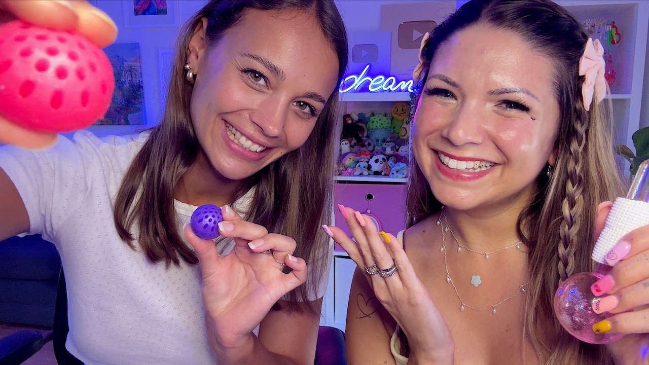 Meine Freundin probiert das erste Mal ASMR - YouTube