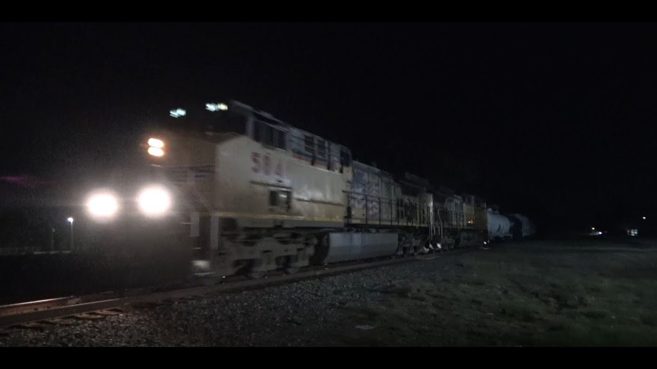 Night Railfanning - Union Pacific Navasota Subdivision - Dec 2022 - YouTube