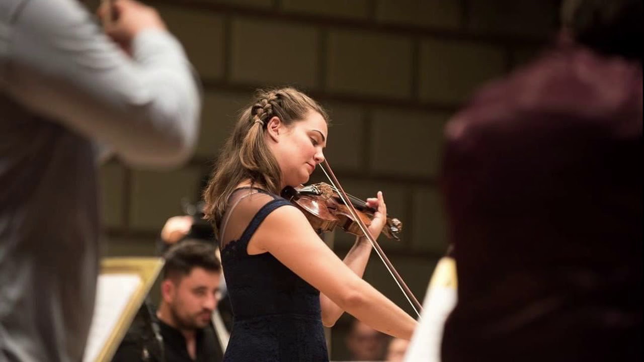 Simina Croitoru & Croitoru String Virtuosi - Hora Martisorului - YouTube