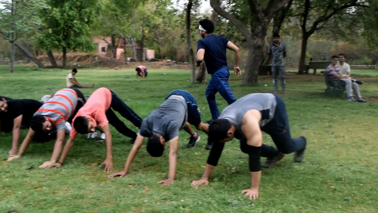 Outdoor BootCamp group training - YouTube