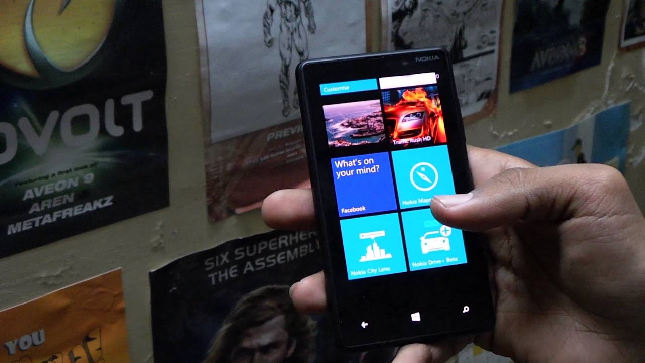 Walk through the Nokia Lumia 820 - YouTube
