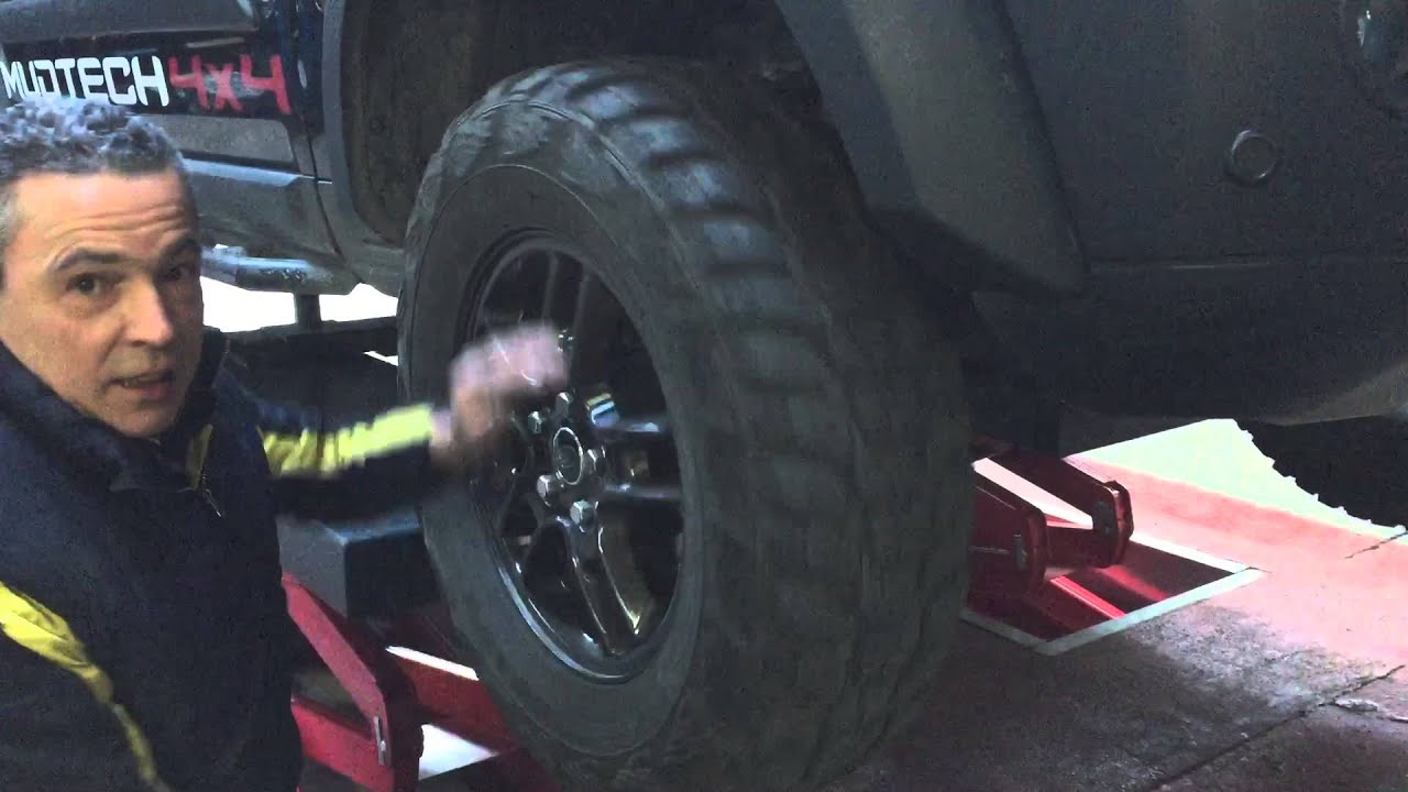 Discovery3 wheel hub bearing play - YouTube