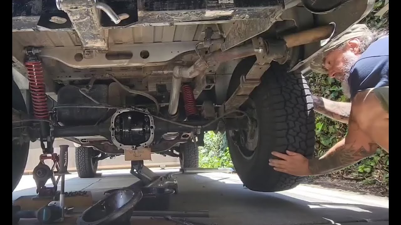 Inspecting "Hoopers Rear Ends" Poor Work - Astro Van Rear Differential ...