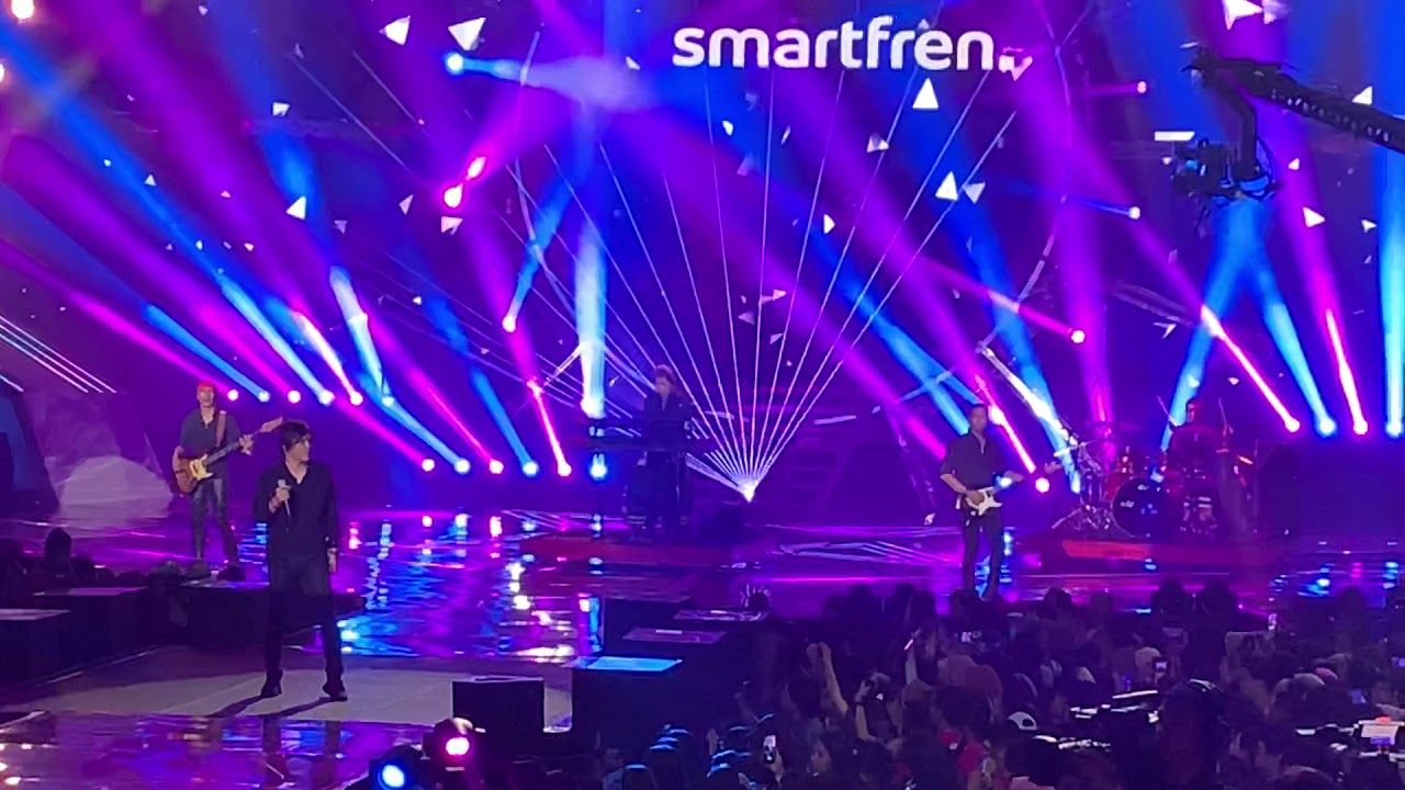 Dewa 19 feat once mikel di istora senayan jakarta - YouTube