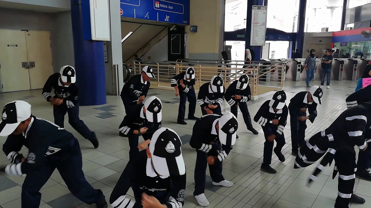 SKBTK DENGUE PATROL FLASH MOB AT PASAR SENI LRT STATION - YouTube