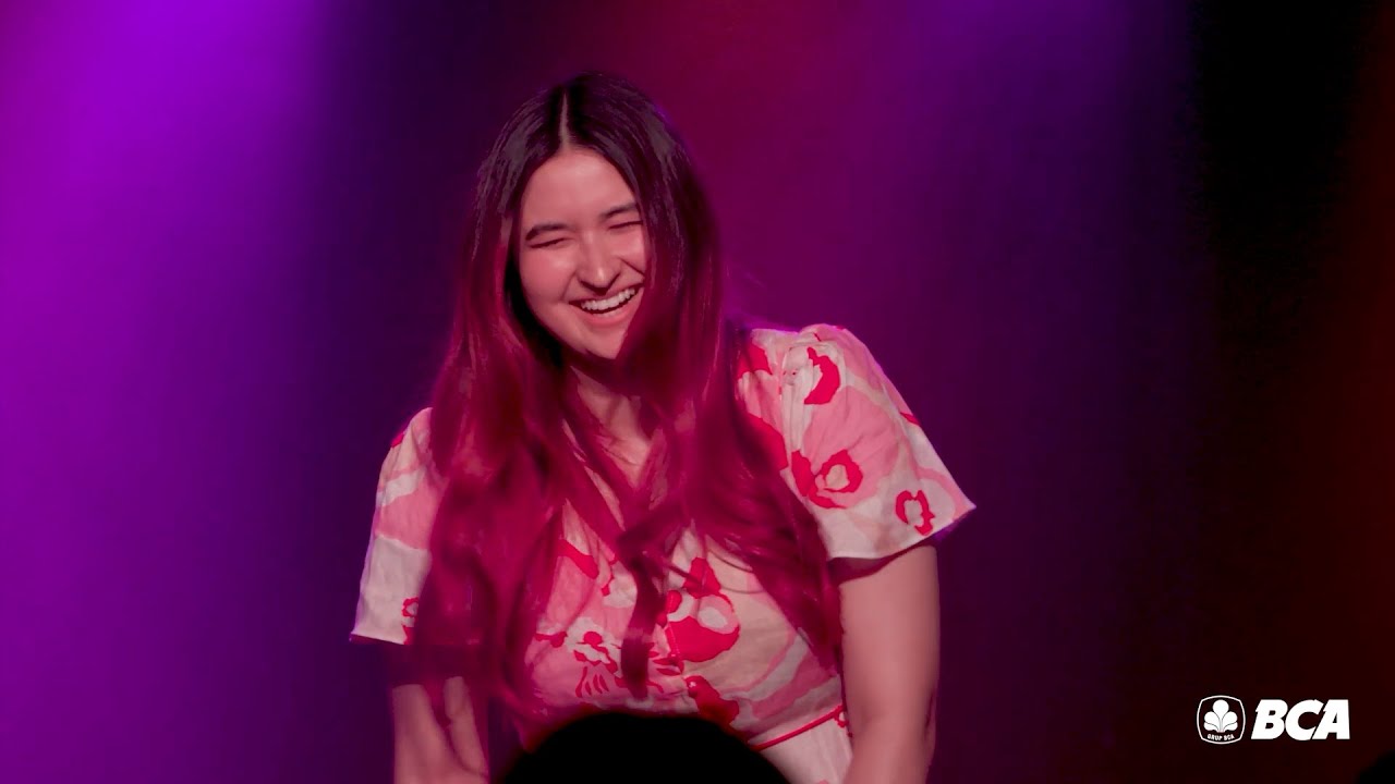 Stephanie Poetri - oh to be on stage - "Picture Myself" (Live ...