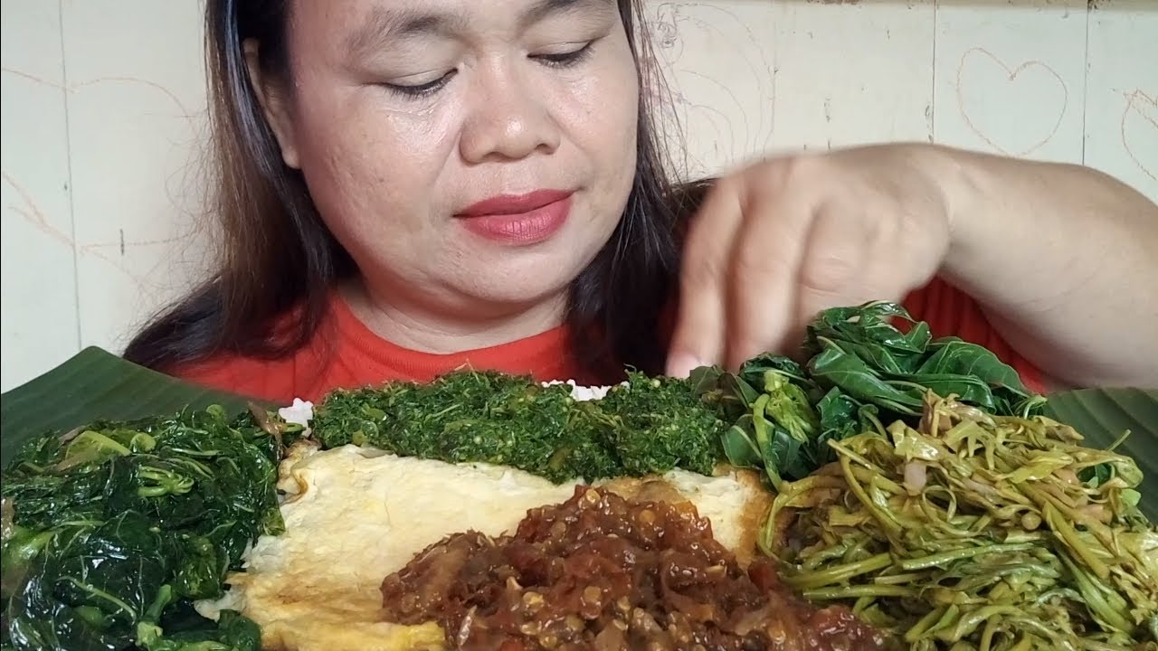 Mukbang tumis daun pepaya, tumis pakis merah, rebus daun ubi, dan telor ...