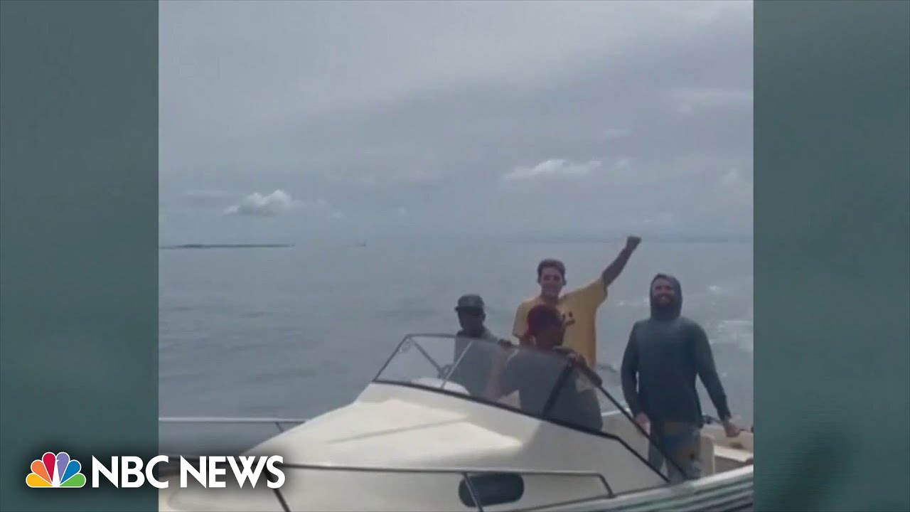 Australian surfers rescued after going missing for days - YouTube