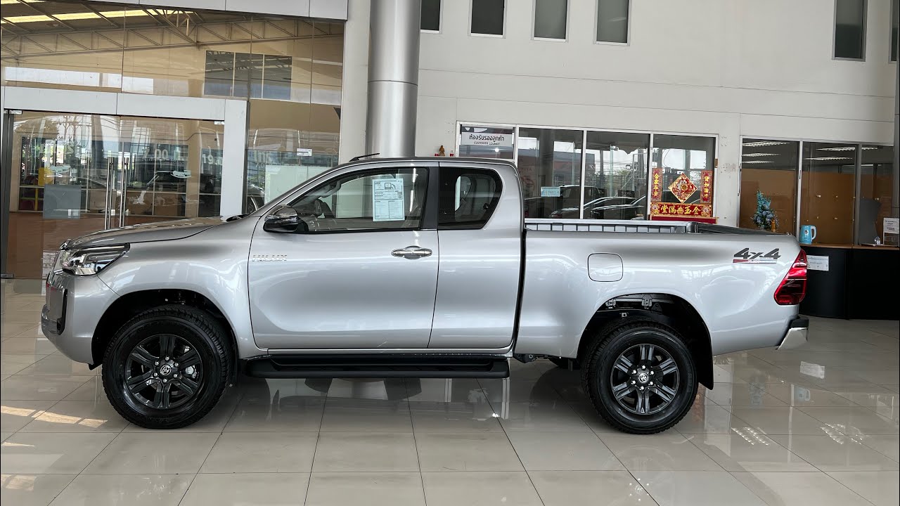 พาเดินชมโตโยต้ารีโว่สมาร์ทแค๊ป 2.4 มิด ขับ 4 เกียร์ธรรมดา สีเงิน ราคา ...