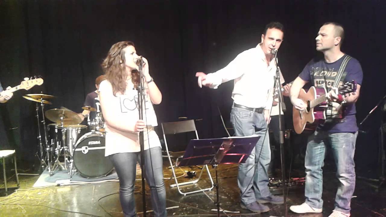 Μέσα στη βουή του δρόμου (Domenica) - Χωρίς Ταυτότητα cover - YouTube Music