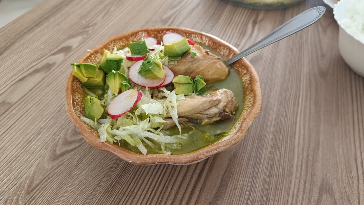 Delicioso pozolillo verde 💚 | María Elena cocina. - YouTube