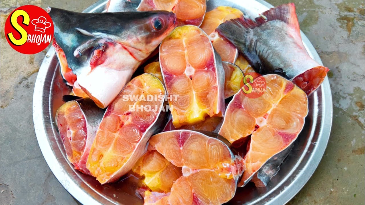 badi paryasi machli ki curry बड़ी पर्यसी मछली काट के करी कैसे बनाये big ...