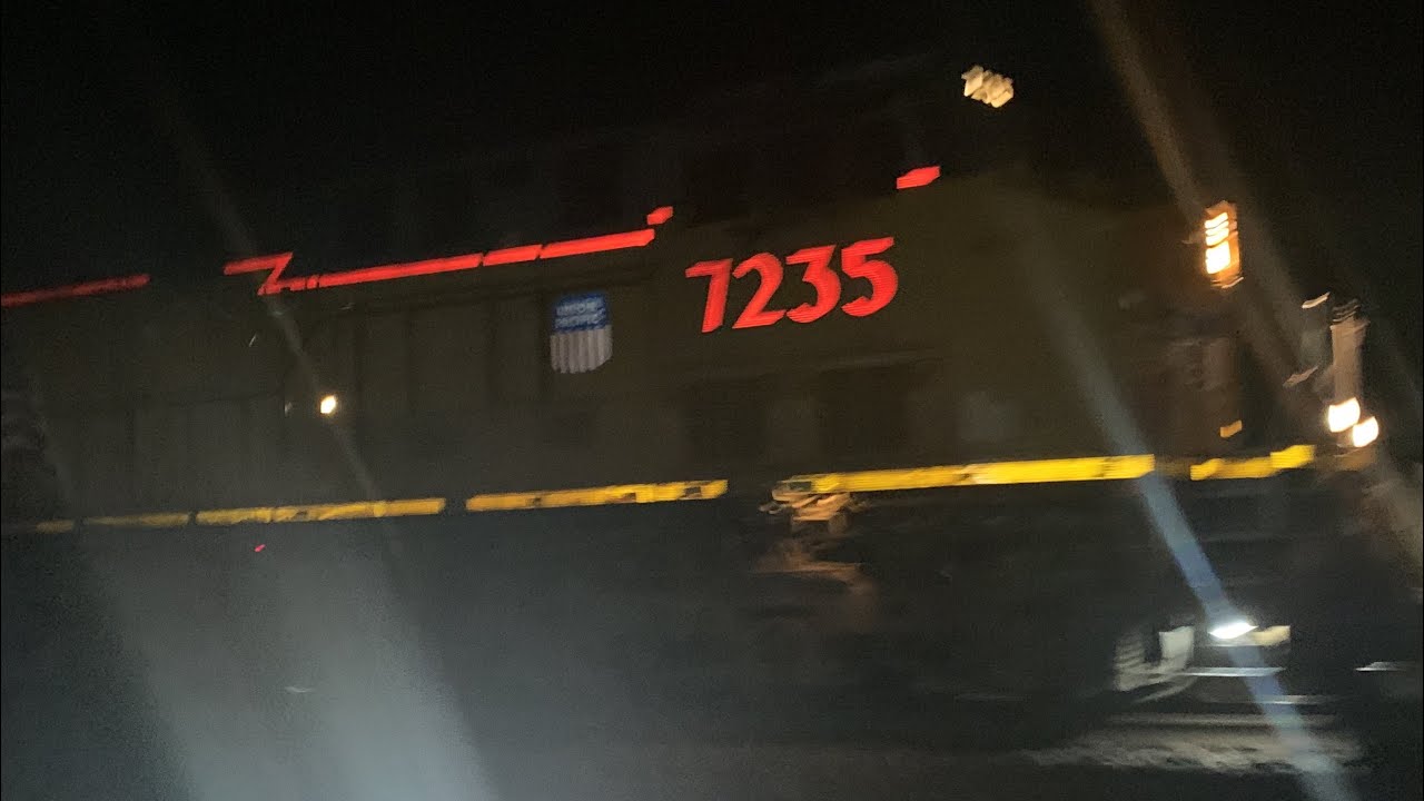 CSX X192-12 with UP 7235 Leading - YouTube