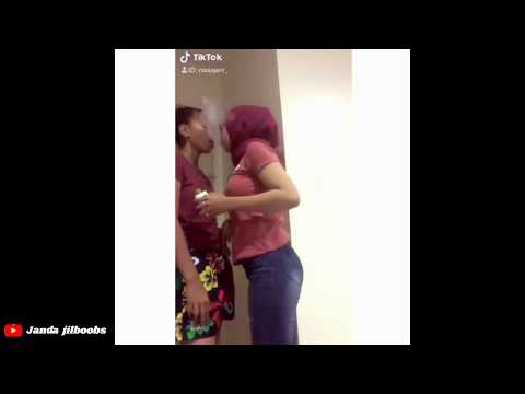 JILBOOB SEKSI KACA MATA BIKIN ANU TEGANG!
