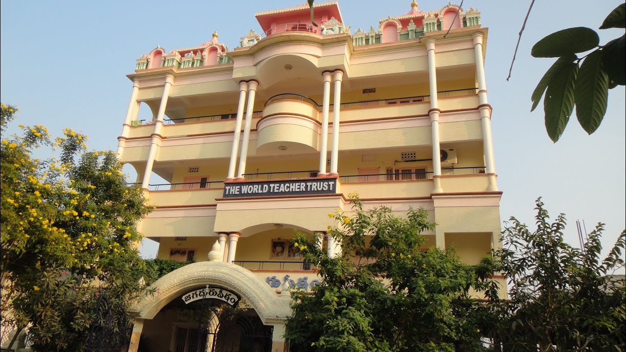 Temples In Gowthami Ghat ( RAJAMAHENDRDAVARAM) - YouTube