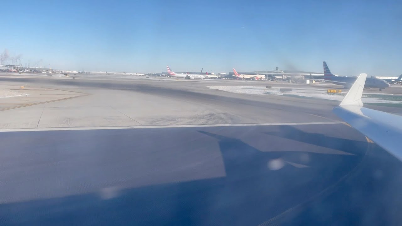 American Eagle (Skywest) CRJ700 takeoff Chicago O’hare Intl Airport RWY ...