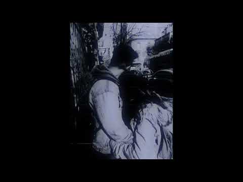 AY QIZ OTUR YANİMA GEL BERABER İÇELİM...