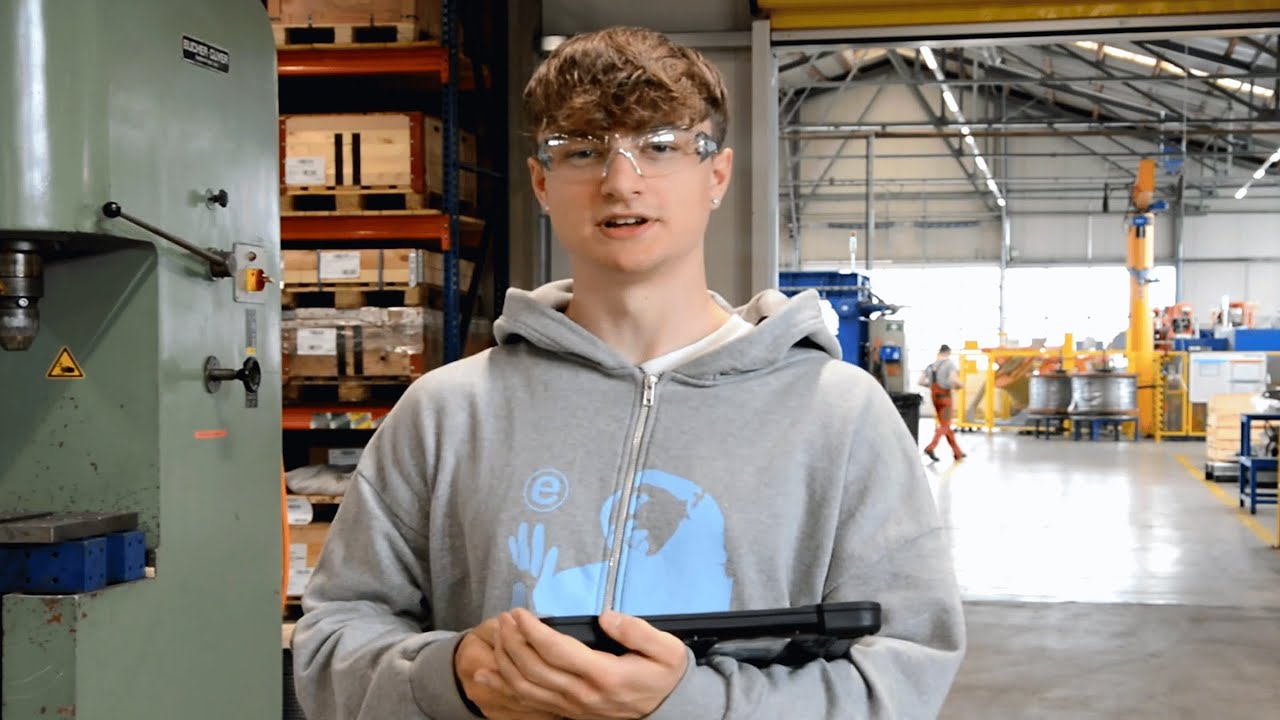 Commercial apprentices present their apprenticeship at Geobrugg - YouTube