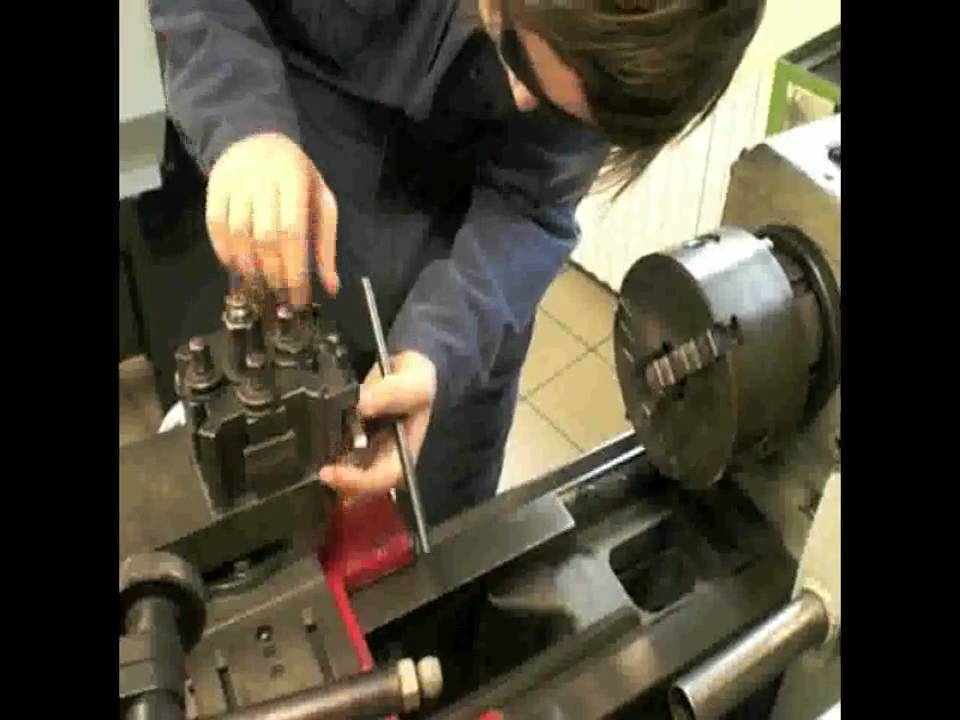 Utilizzare il tornio in sicurezza - YouTube