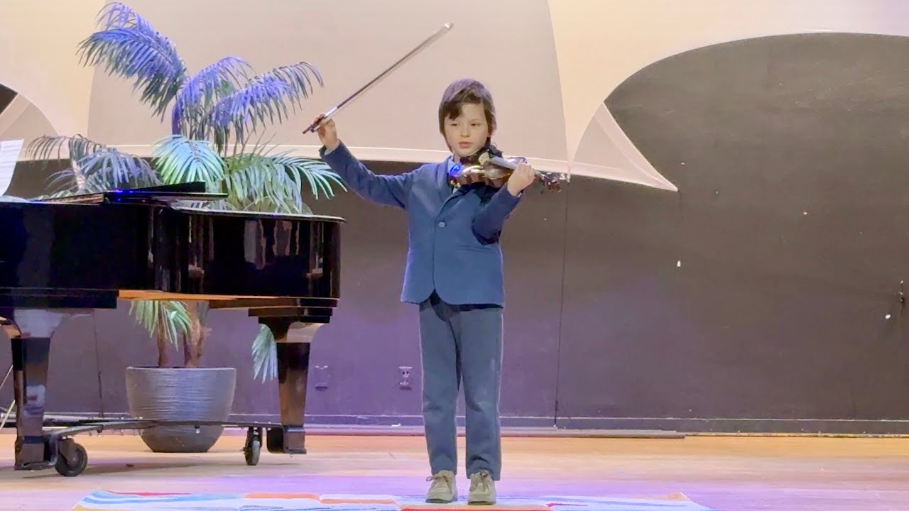My First Violin Recital after 5 months of practicing - YouTube