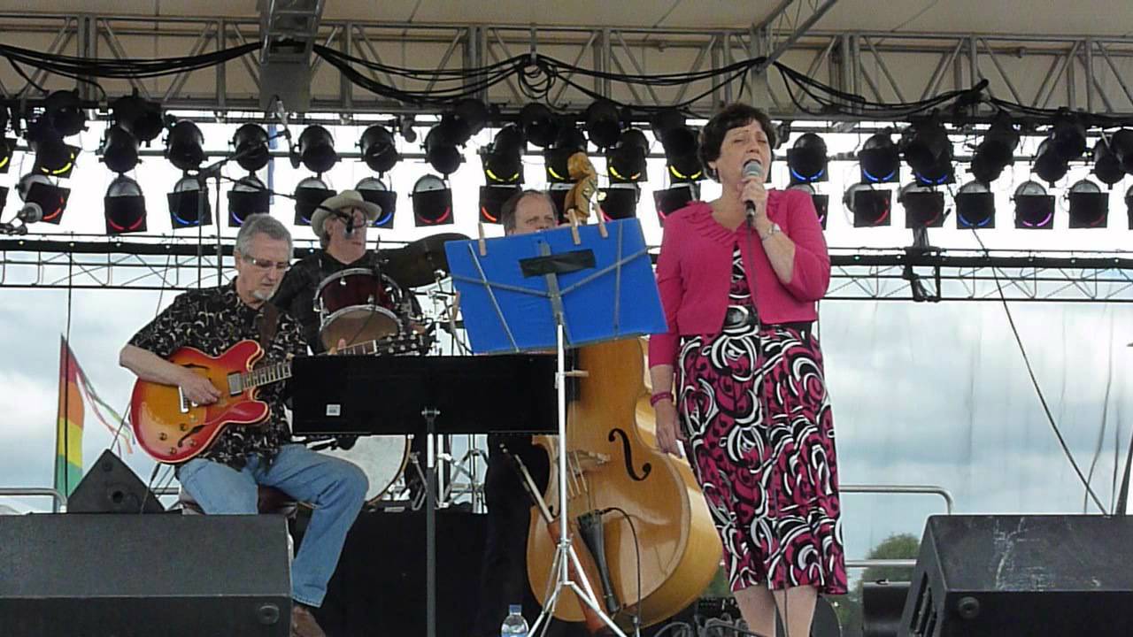 Patsy Cline sings Crazy at the Linn County Fair - YouTube