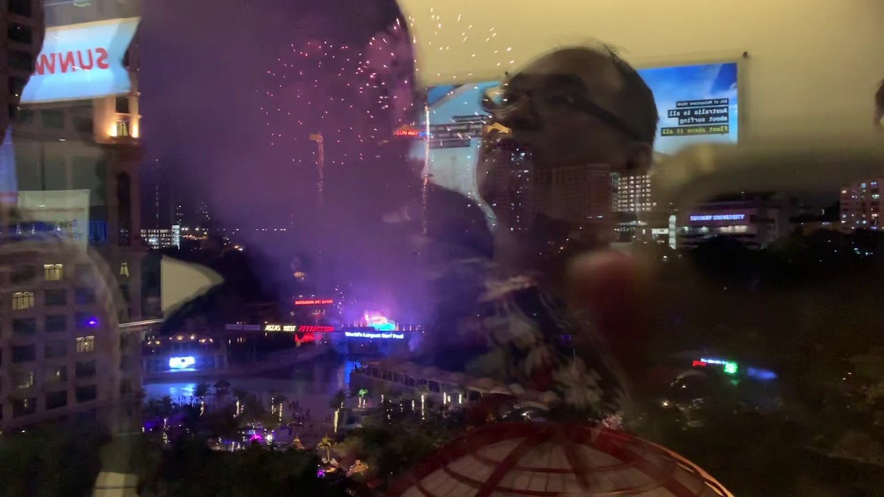 Fireworks at Sunway Pyramid/ lagoon 2020 countdown - YouTube
