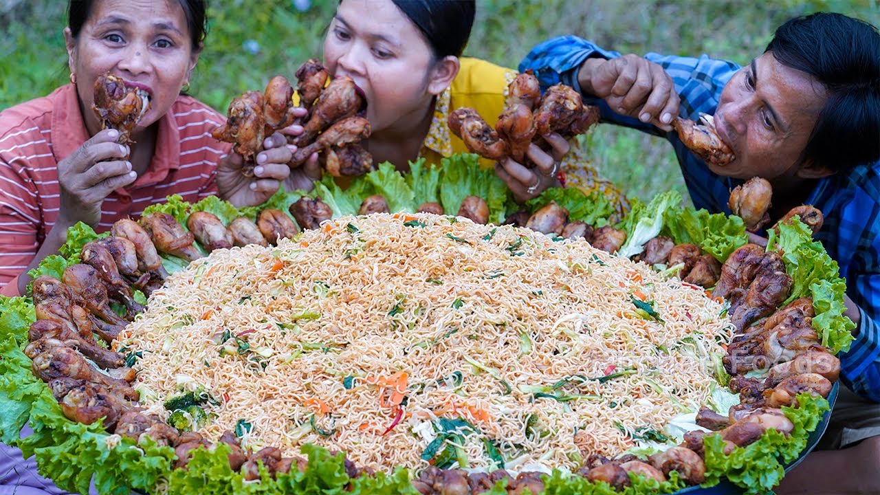 Cooking Delicious Stir Fired Noodles Recipe in Village | Eating ...