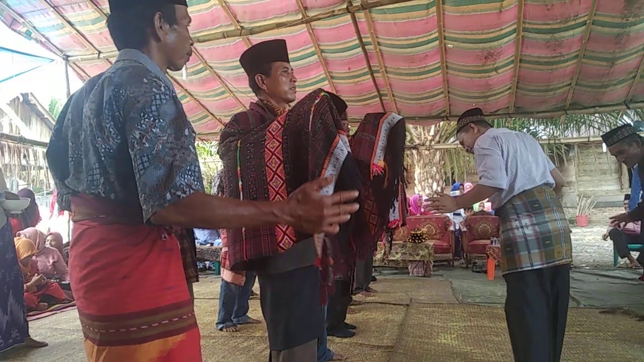 Pesta margondang adat Tapsel tortor mora - YouTube