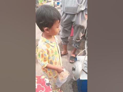 jajan kue laba-laba #shorts @faisfelic - YouTube