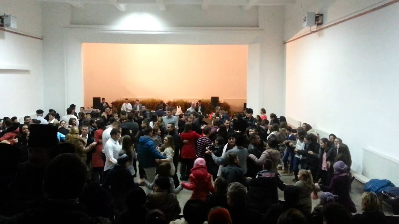 Hora populara Comuna Volovat - YouTube