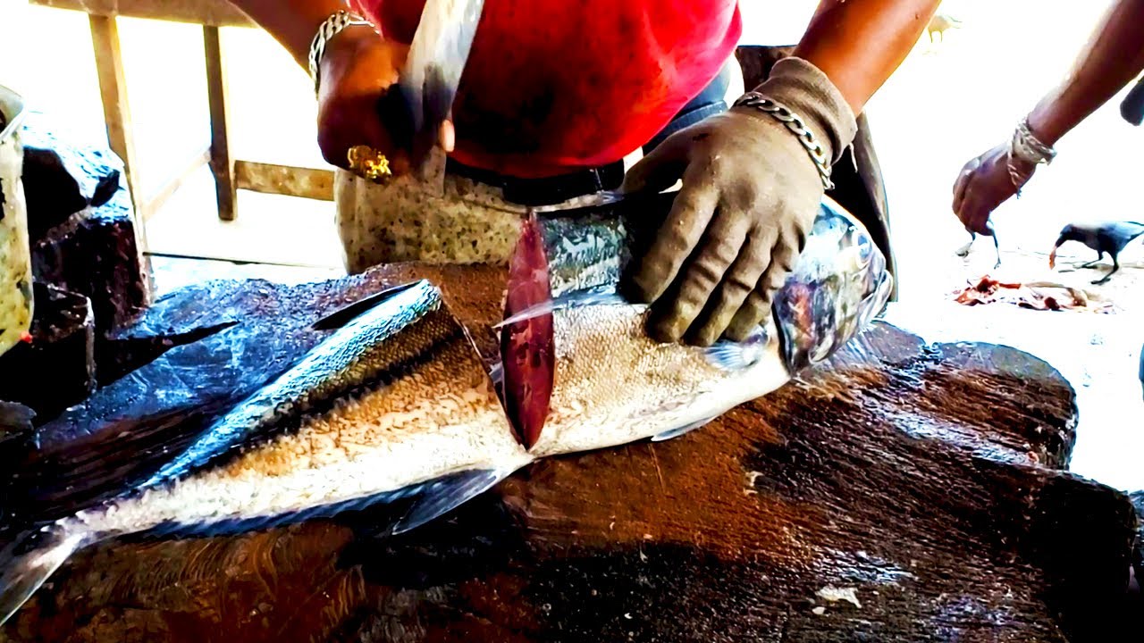 Giant Trevally Fish Cutting | Fish Cutting Experts - YouTube