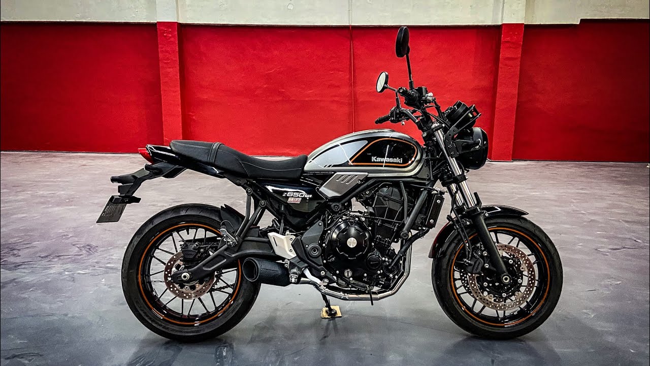 Full exhaust system on a 2022 Kawasaki Z650 RS - YouTube