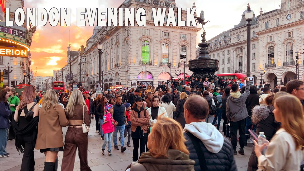 BUSY Saturday Evening in Central London, Walking busy London's West End ...