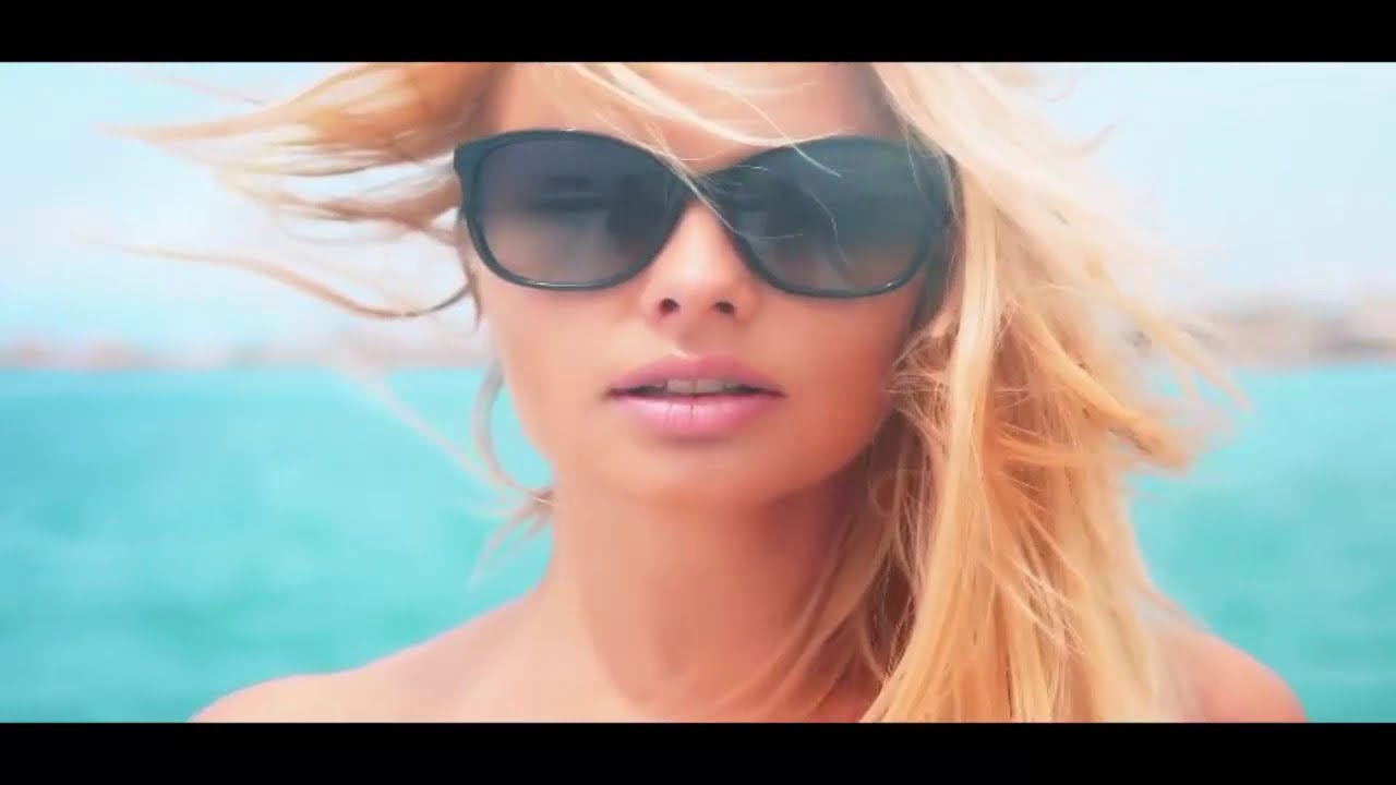 Sia & Rihanna - Beautiful People - YouTube