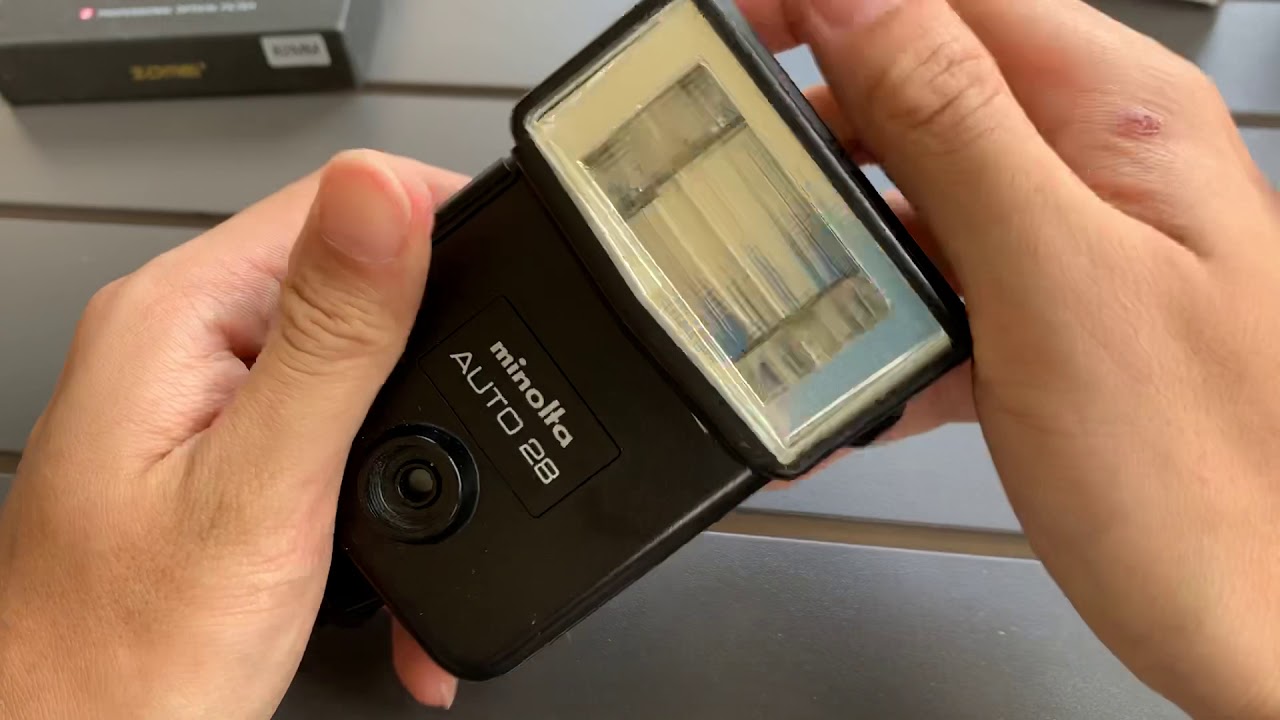Minolta Auto 28 Speedlight Flash Demo - YouTube