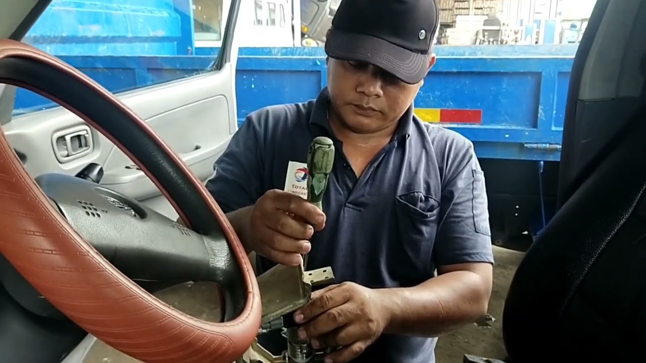 NISSAN URVAN E25 (problem - Accelerator pedal sensor).. - YouTube