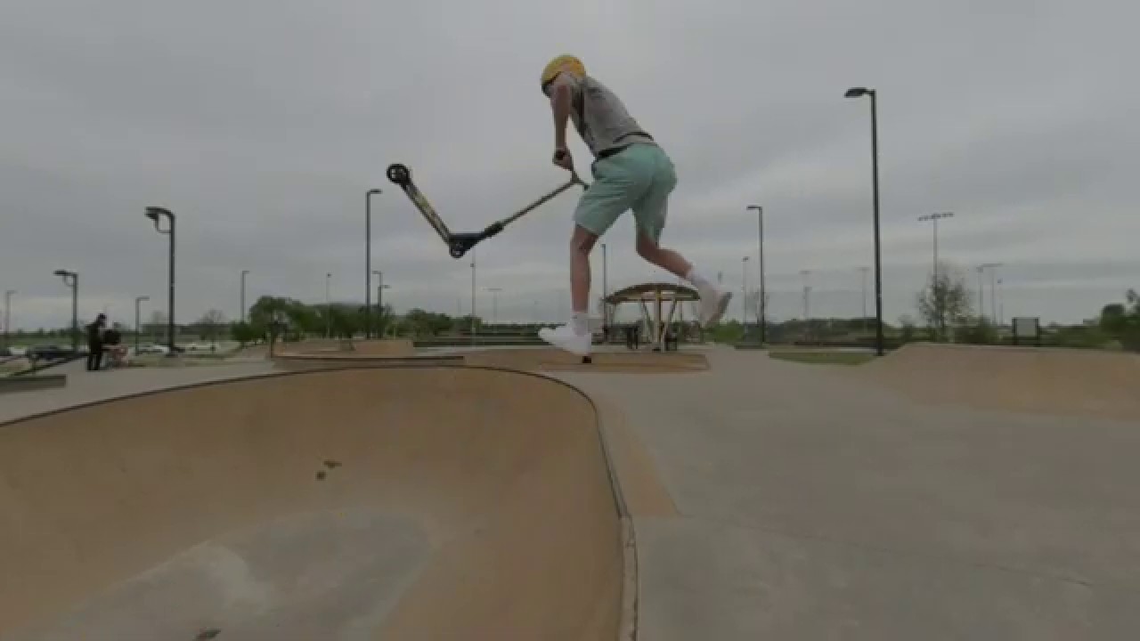 Scooters ripping it up at a local skate park filmed in vr 180 - YouTube