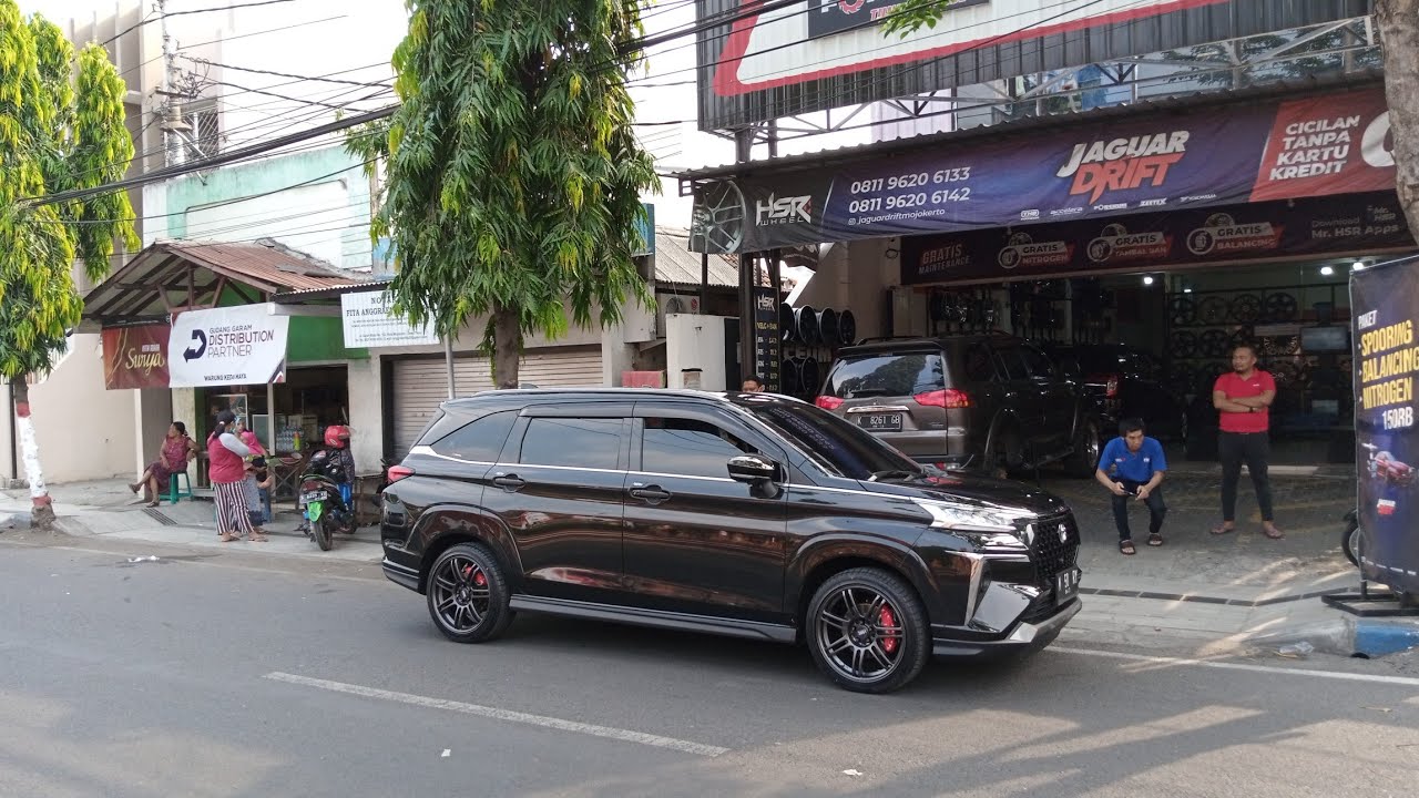 Toyota Veloz Modifikasi Velg Hsr Boon R18 Ban Accelera 215 45 R18 # ...