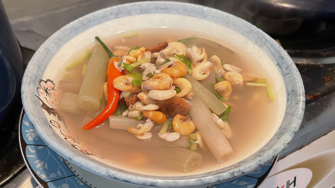 សម្លម្ជូរព្រលឹត Water lily soup with souring tamarind / Banan Kitchen ...