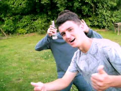 Boxhead Bear Dance - YouTube