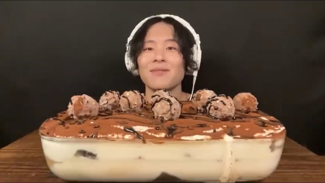 SO ASMR chocolate cream cookie sundae Mukbang bites only - YouTube