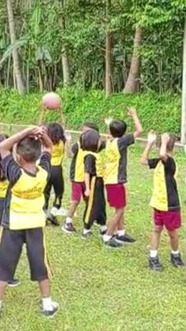 Permainan bola estafet 😍#shorts - YouTube