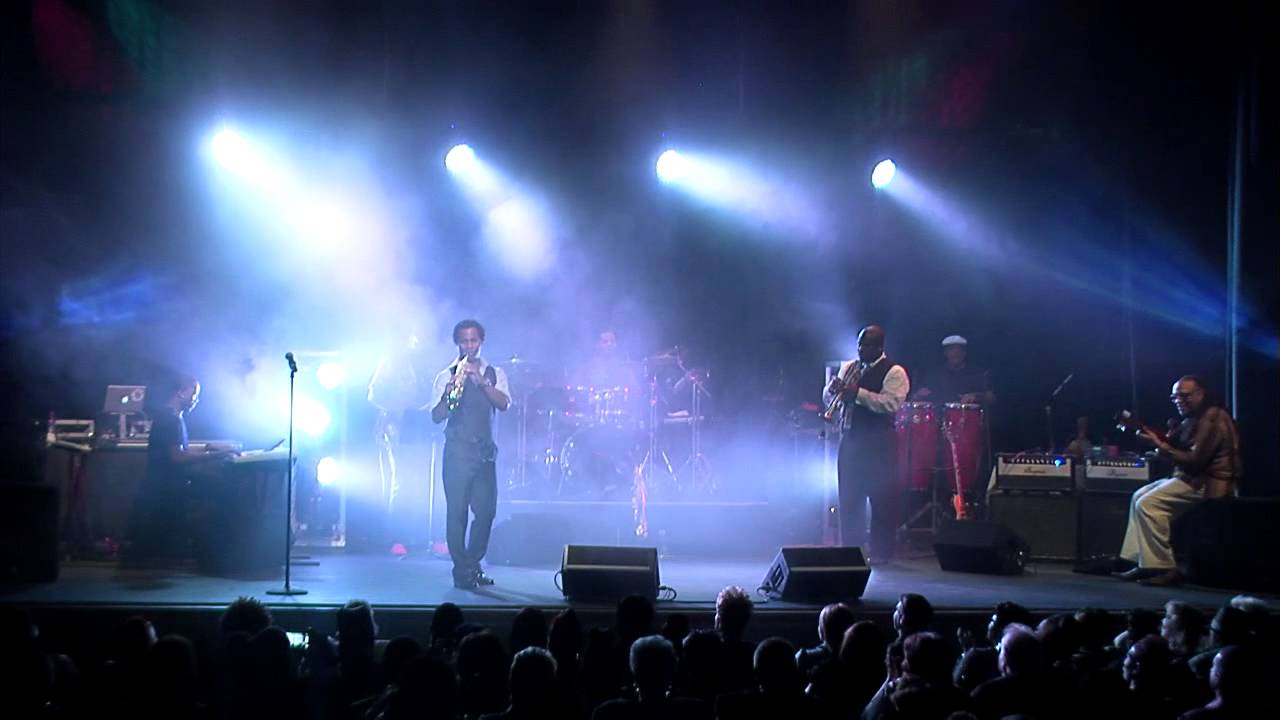 Aaron Bing - Softwinds (live) - YouTube