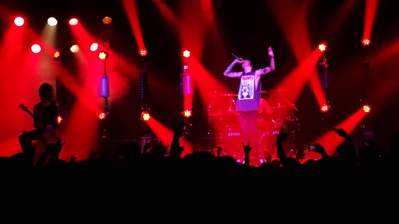 // Asking Alexandria - Let It Sleep | Live Music Hall, Cologne | 21/08 ...