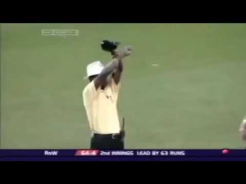 12 run in 1 ball Shahid afridi hit a massive six