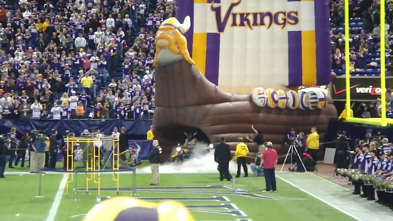 MN Vikings opening entrance 12/13/09 - Metrodome - Mall of America ...