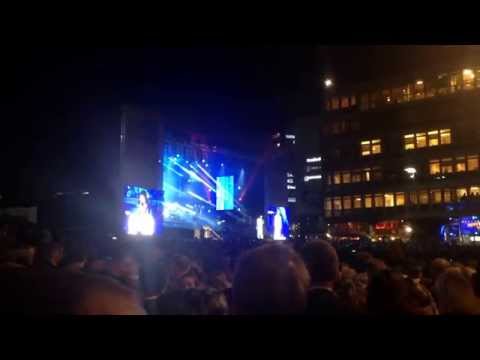 Ylvis haciendo parodias de otras canciones!.. Estos tipos se meten con todo!.. Jajaja