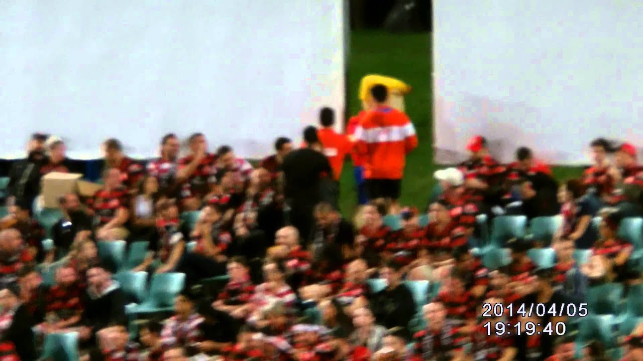 WSW V Roar - 5-4-14 - Unruly fan being removed from RBB - :-) - YouTube