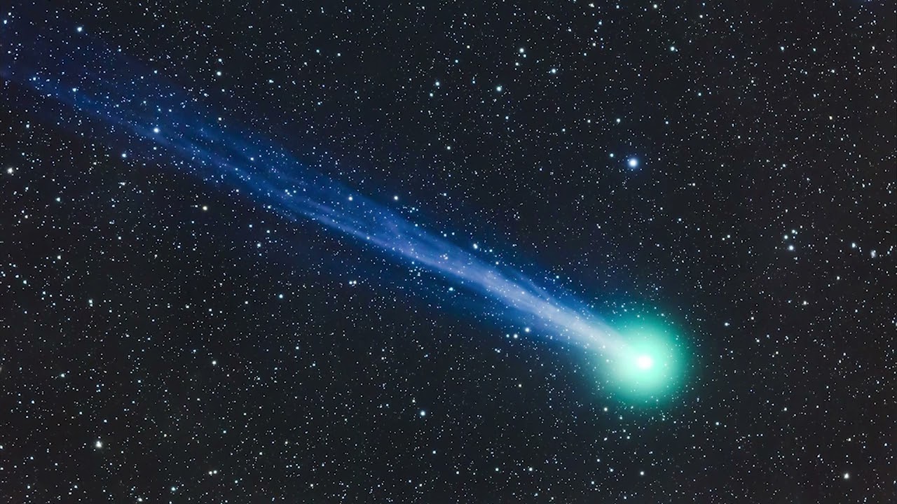 A Comet's Tail Points Away From the Sun (Here's Why) - GetAcademy.blog